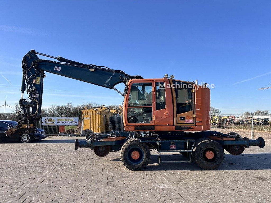 Liebherr Unac 22 TRR bager na šinama