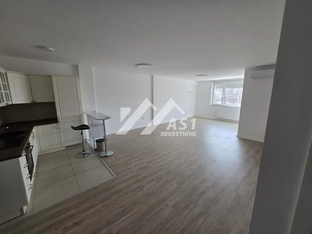 Izdavanje, četvorosoban stan, 105m², Sajam, Novi Sad Sve Podlokacije