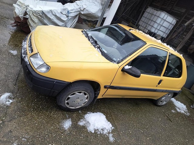 Citroen Saxo kompletan auto za delove