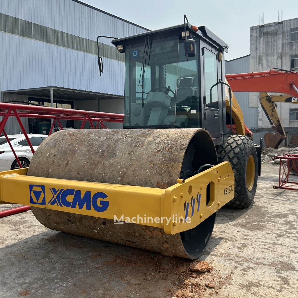 XCMG XS143J kompaktor s jednim valjkom
