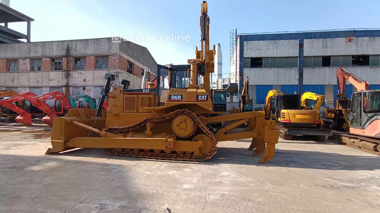Caterpillar D6R buldožer