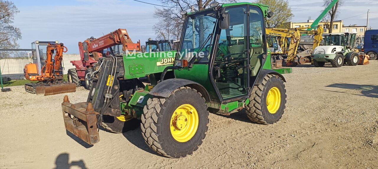 John Deere 3200 teleskopski utovarivač