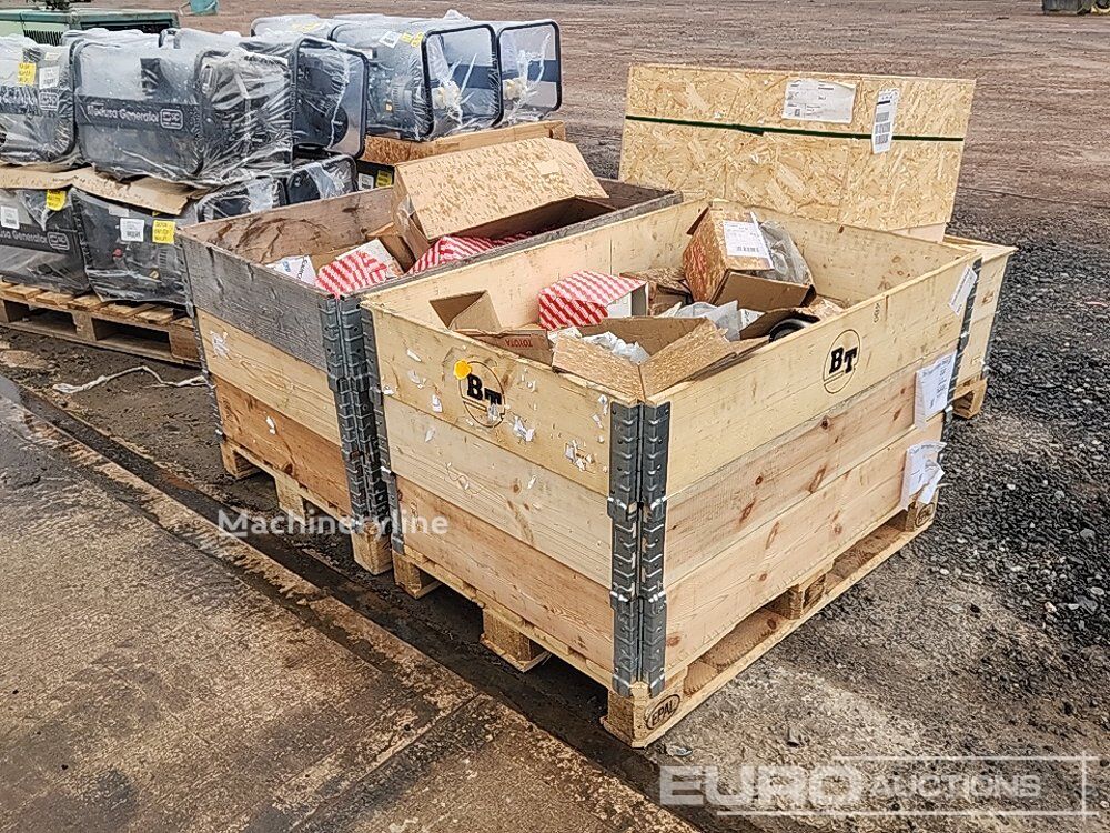 Prodaje se Pallet of Parts (4 of) rezervni deo za viljuškara na aukciji