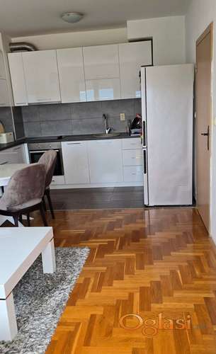 Dvoiposoban stan dvorisno orijentisan