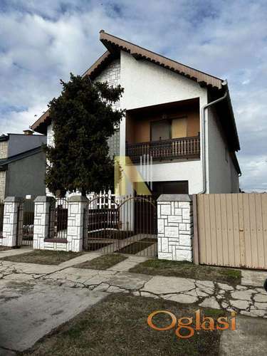 Komforna porodična kuća u Žablju