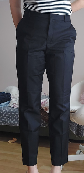 H&M crne elegantne pantalone ***Novo**
