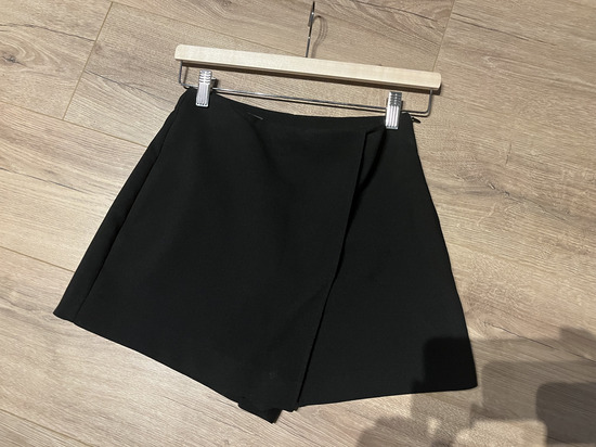 Zara crni skort