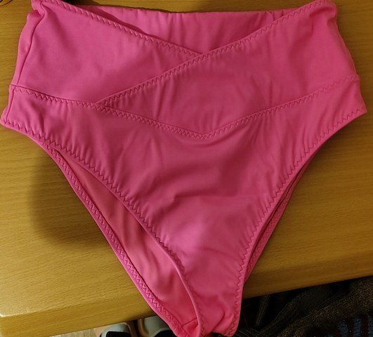 Dva donja dela sportskog bikinija