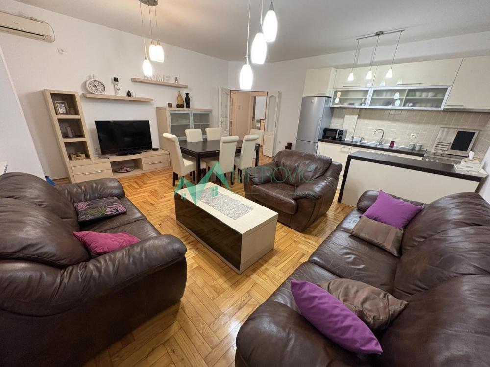 Trosoban stan na prodaju, 76m2, 203.530€