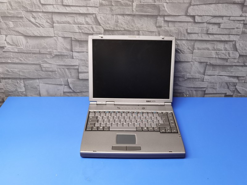 Maxdata Intel Pentium III RETRO laptop