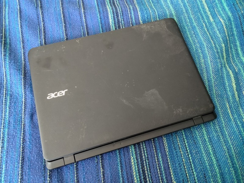 Acer ES1-132-C7FH Laptop
