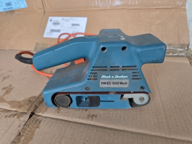 Black decker tracna brusilica