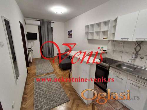 CENTAR ul.Trg 1 Maja 32 m2 - 350 Evra USELJIV ID#2733