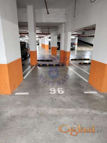 Izdaje se garažno mesto površine 12m² kod Cara Dušana.