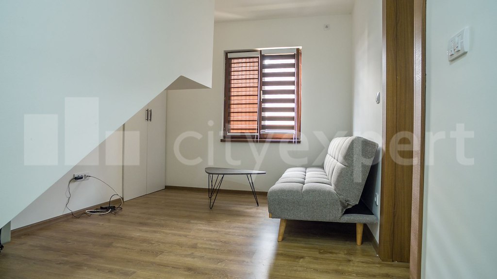 Stan u kući za izdavanje BEZ PROVIZIJE: Garsonjera, 28m², Grigorija Božovića, Zemun - 350€