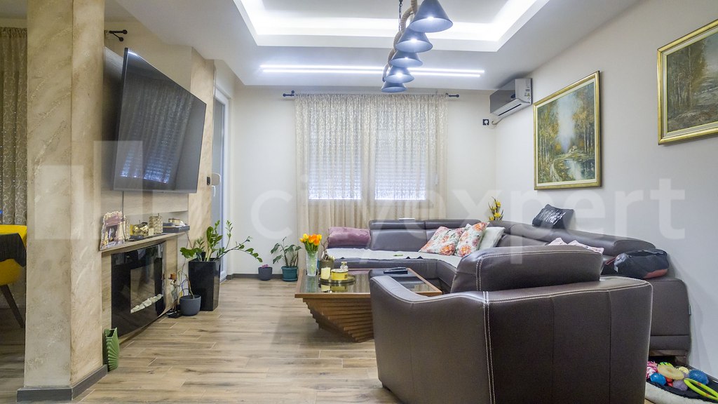 Stan za prodaju BEZ PROVIZIJE - Četvorosoban, 170m², Dr Dragutina Petkovića, Pantelej - 246500€