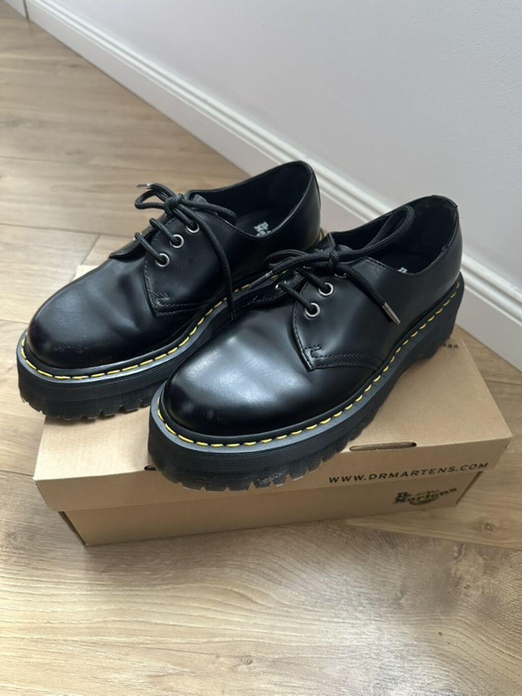 Dr. Martens – crne kožne cipele sa platformom