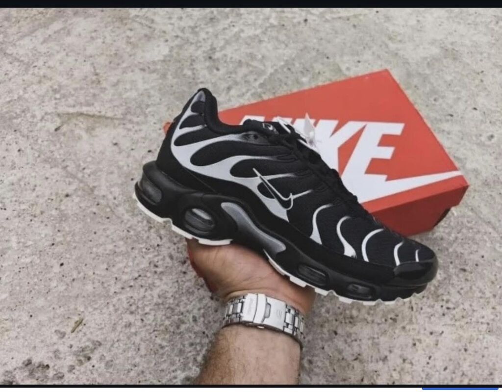 Nike Air Max Plus (TN) patike – crno‑siva varijanta - Dizajn sa