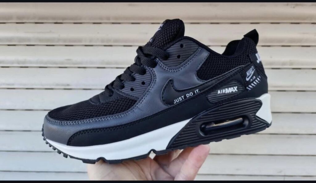 Nike Air Max patike – crno-sive - Model sa vidljivom Air Max
