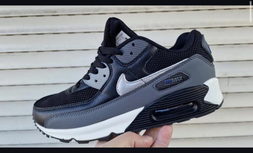 Patike Nike Air Max 90 – crno‑sivo izdanje - Dizajn: klasična silueta