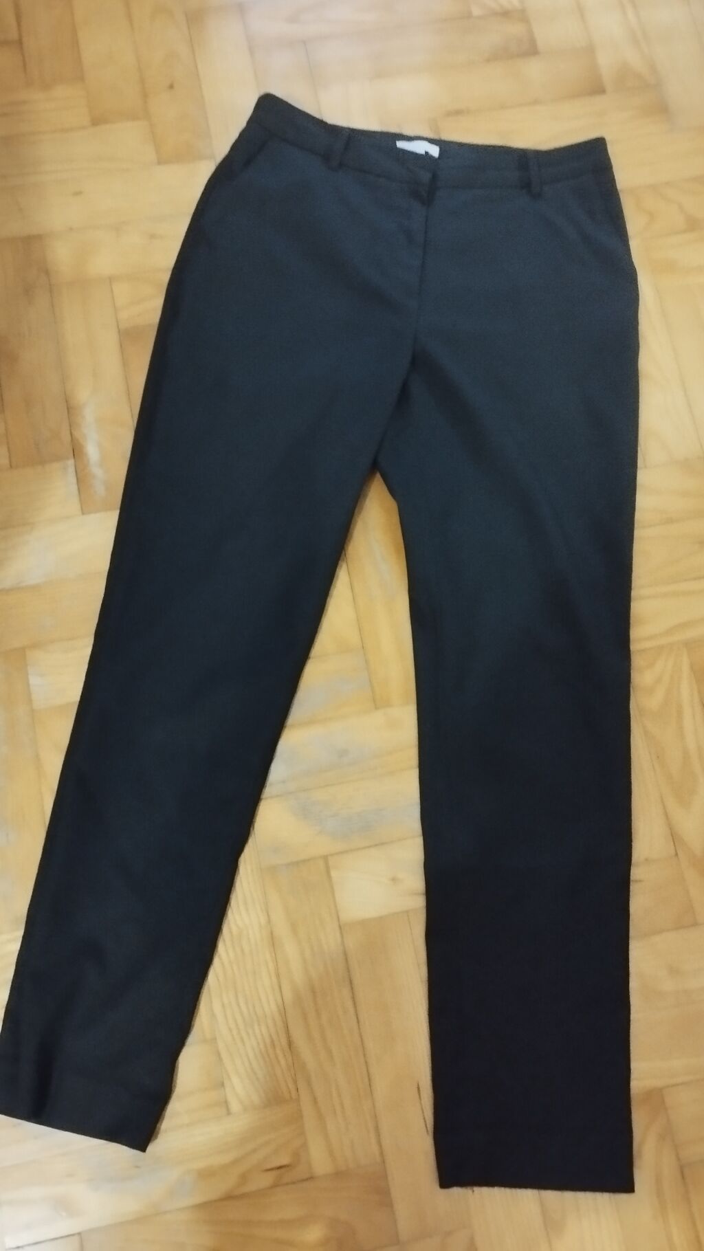 H&M crne pantalone,kao nove su