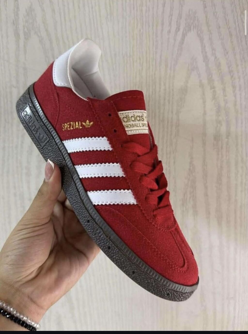 Adidas Handball Spezial patike – crveno/bela kombinacija - Model