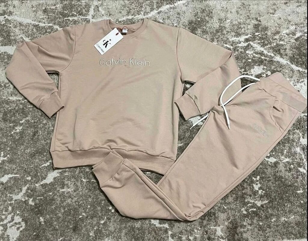 Komplet trenerka – ženski modeli s printom brendova Opis: -