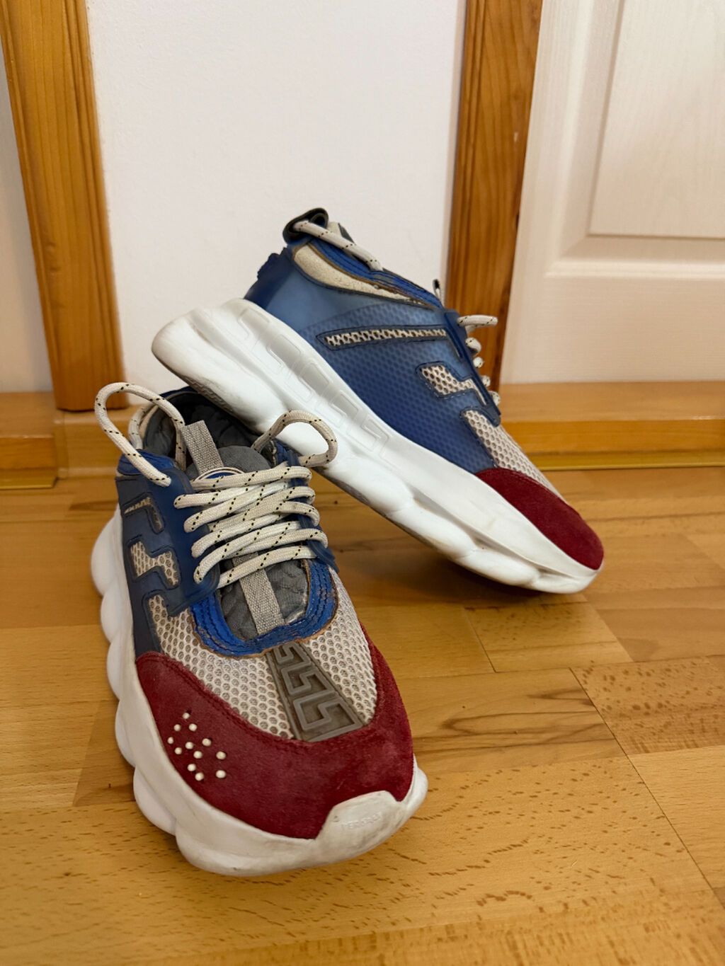 Prodajem Versace Chain Reaction patike u broju 42. Malo nosene