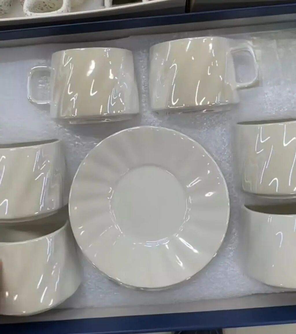 Porcelanski set za kafu/čaj – elegantni beli servis - Sastav: 6