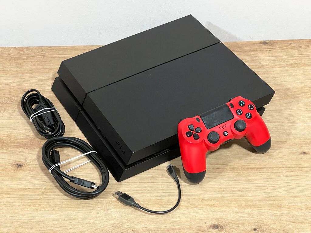 Sony PS4 PlayStation 4, 500GB (Savršeno) Prodajem Sony PlayStation 4