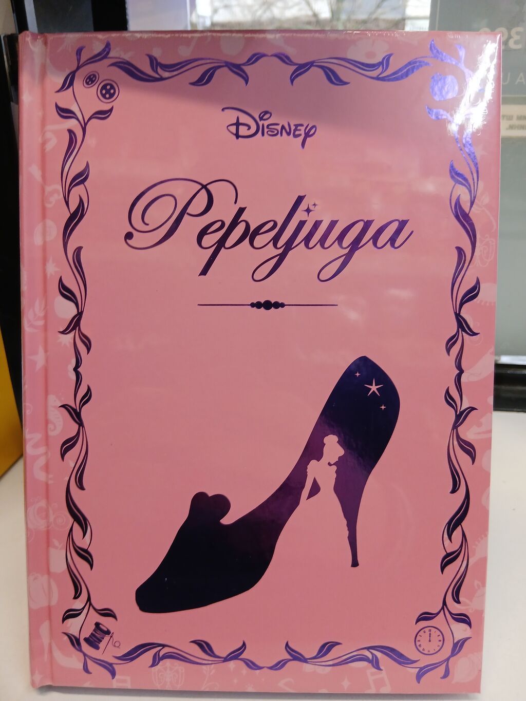 Disney – Pepeljuga (knjiga) - Tvrdi povez, luksuzno ilustrovano