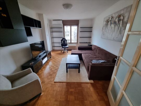 Savski venac, Vojvode Milenka, 2.5; 64m2 renoviran