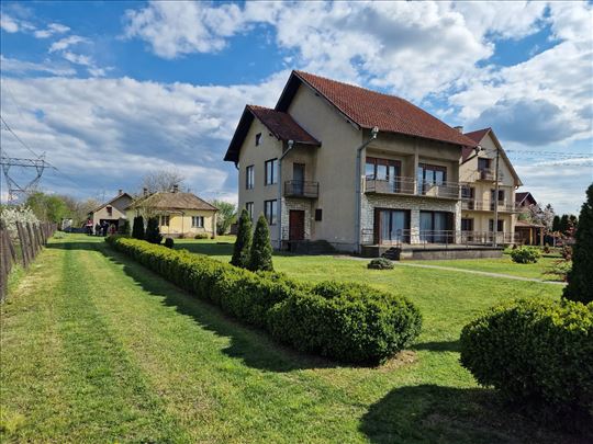 Obrenovac-Zvečka kuća 389m2 sa 56ari placa