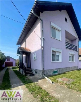 Spratna porodična kuća 115m² + garaža, plac 590m²