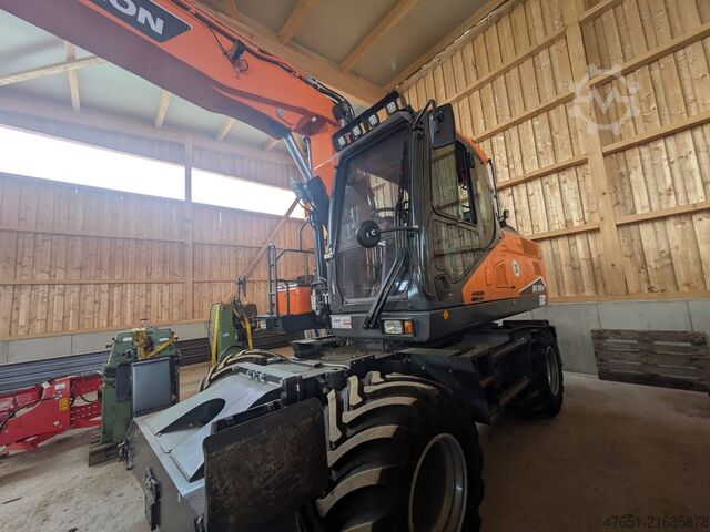 Točkaš bager
Doosan Develon DX 210