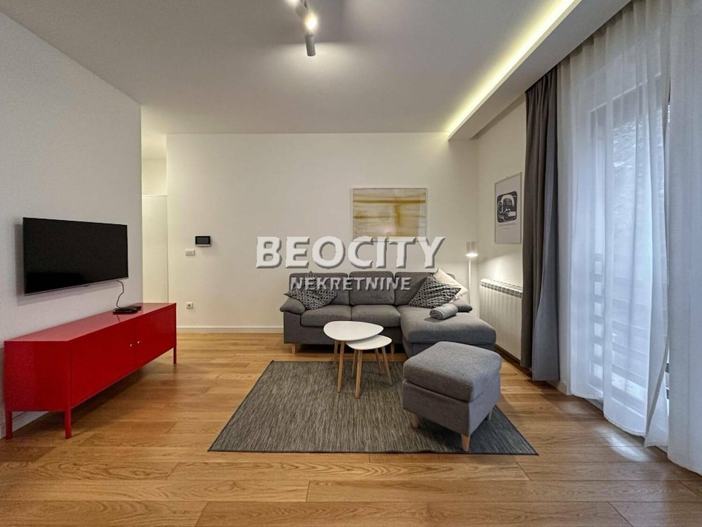 Trosoban stan, Beograd - Vračar (centar) | Izdavanje · 42m² · 700€