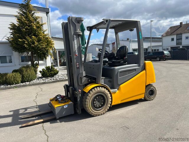 Електрични – 4 точка
Jungheinrich EFG 535k 3.5t/ 5m/ 2424mh/ 4v