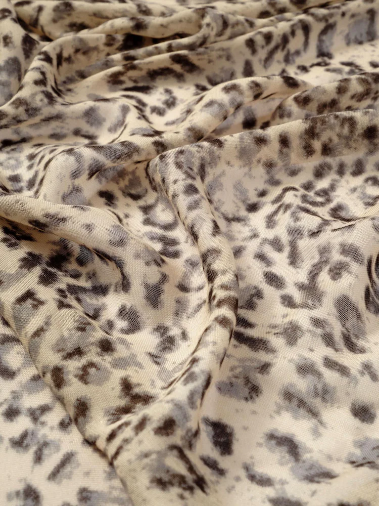 Mint Velvet Allison Leopard Print Lagani šal