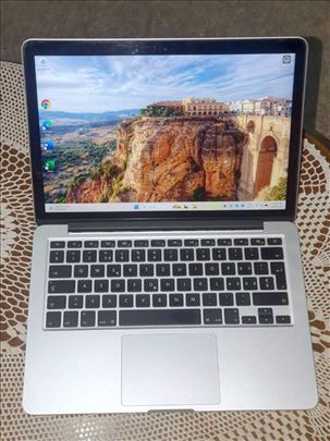 MacBook Pro Laptop 13.3 i5 8/120gb SSD Windows 11
