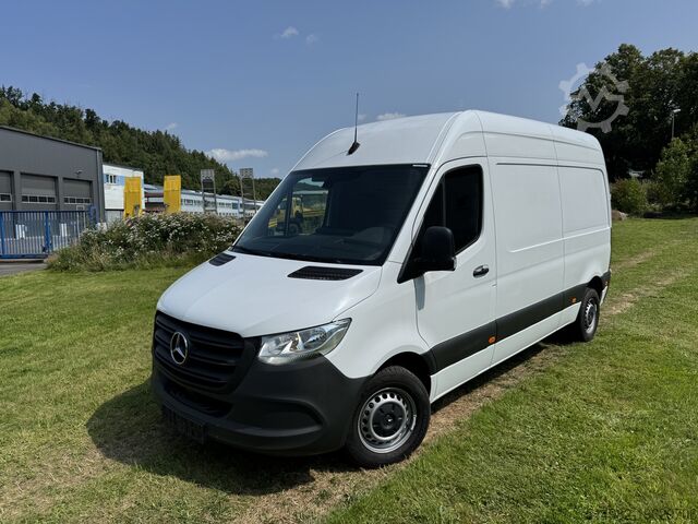 Kola sa kutijama
Mercedes-Benz Sprinter III 214 L2H2