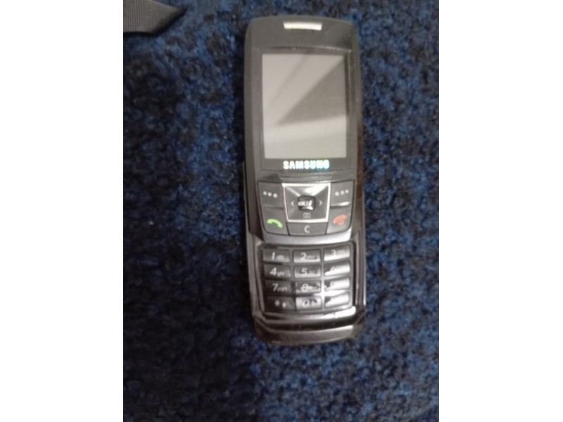 Samsung SGH-E250i, telefon iz retro ere.