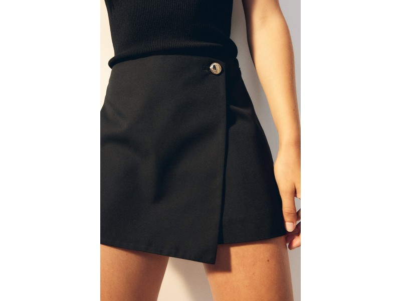 *H&M* NOVA CRNA SUKNJA ŠORTS - SKORT