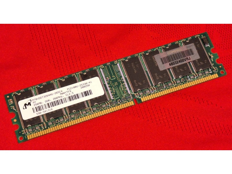Micron 256MB DDR1 266MHz PC2100U RAM memorija