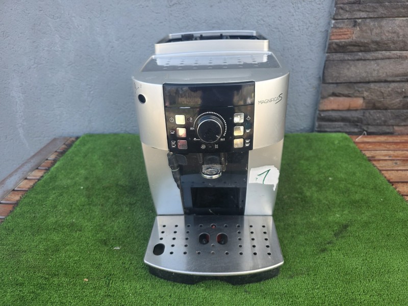 Automatski aparat za kafu DeLonghi Magnifica S ECAM 21.