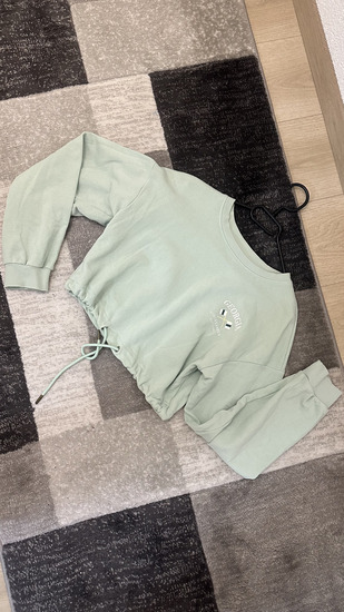Bershka crop duks
