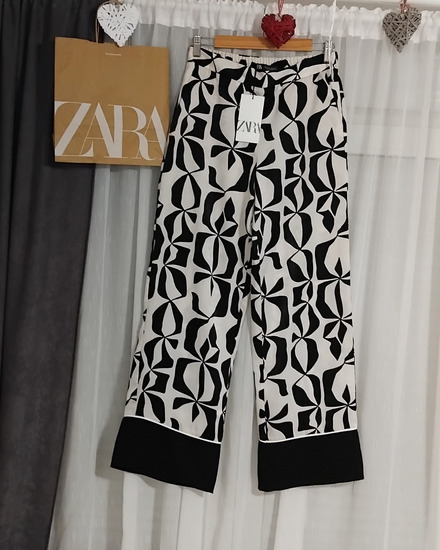 Zara pantalone predivnog dezena nove sa etiketom S