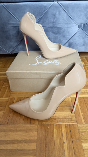 Christian Louboutin cipele prva klasa