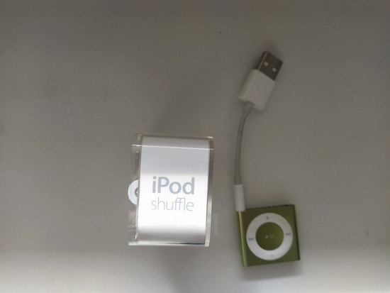 Apple ipod shuffle 2GB