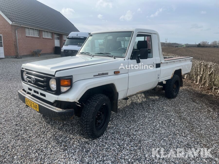 Prodaje se Toyota Landcruiser HZJ79 minibus furgon na aukciji