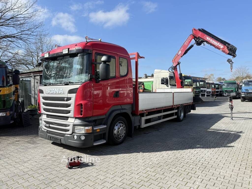 Scania R420 Montagekran Fassi 135 bis 23 Meter kamion s ravnom platformom